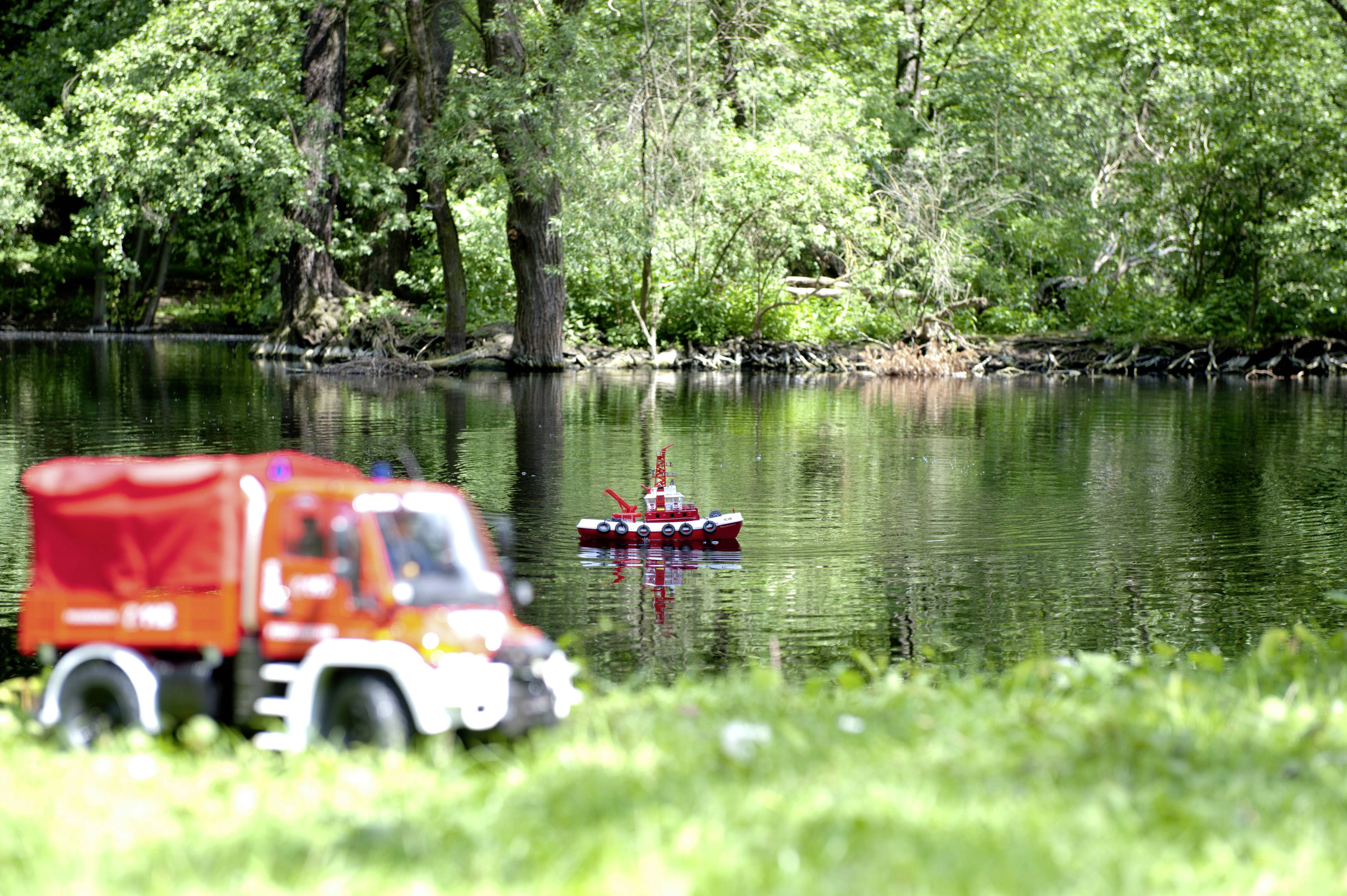 Buy Carson Modellsport RC-FIRE-FIGHTING BOAT TC-08 RC model speedboat ...