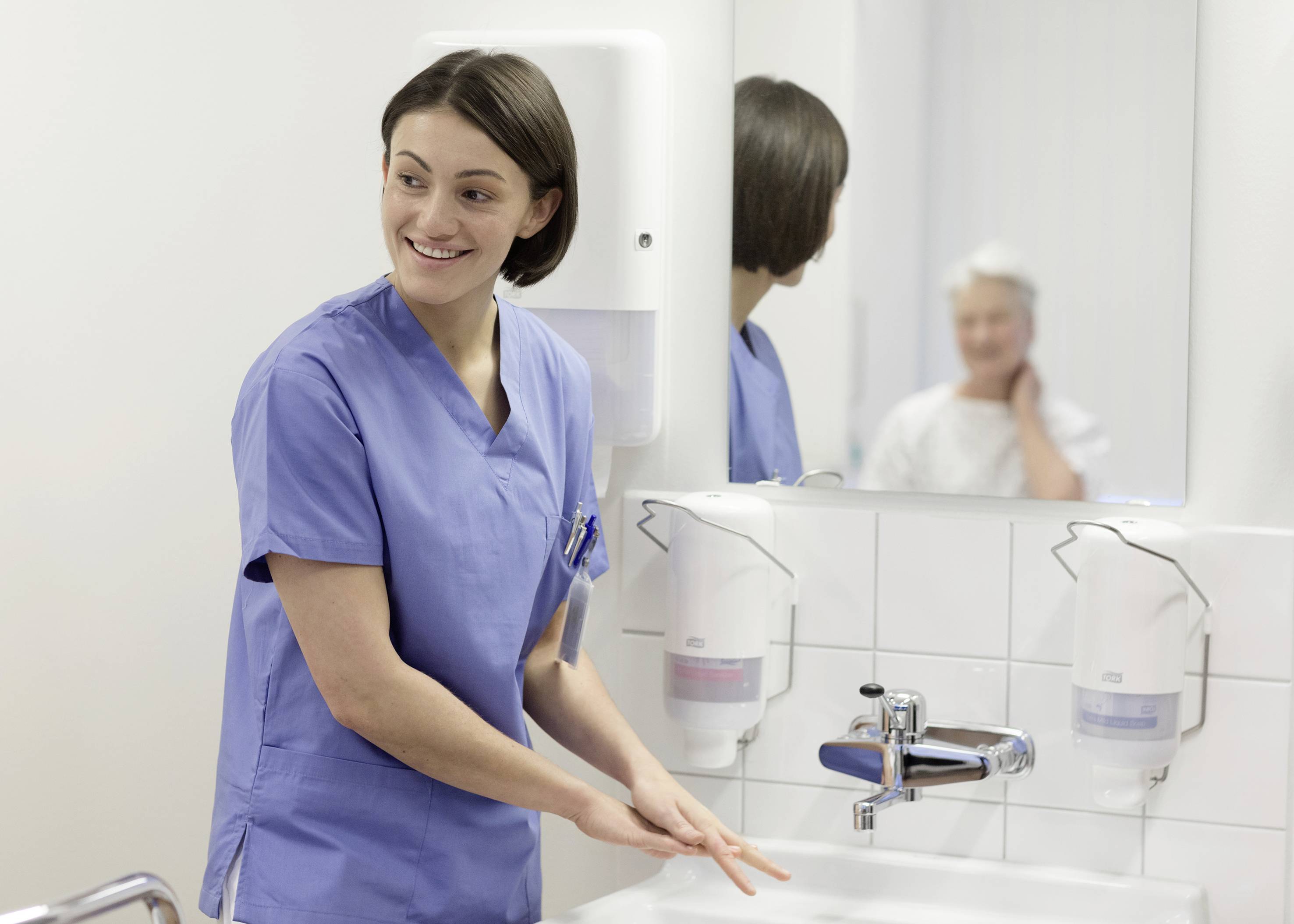 Buy TORK Elevation Design 560101 Soap dispenser White | Conrad Electronic