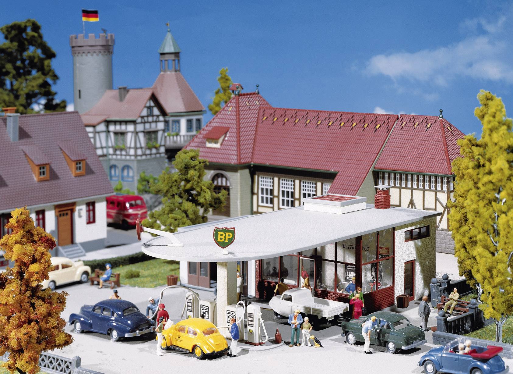 Buy Faller 130347 H0 BP petrol station | Conrad Electronic