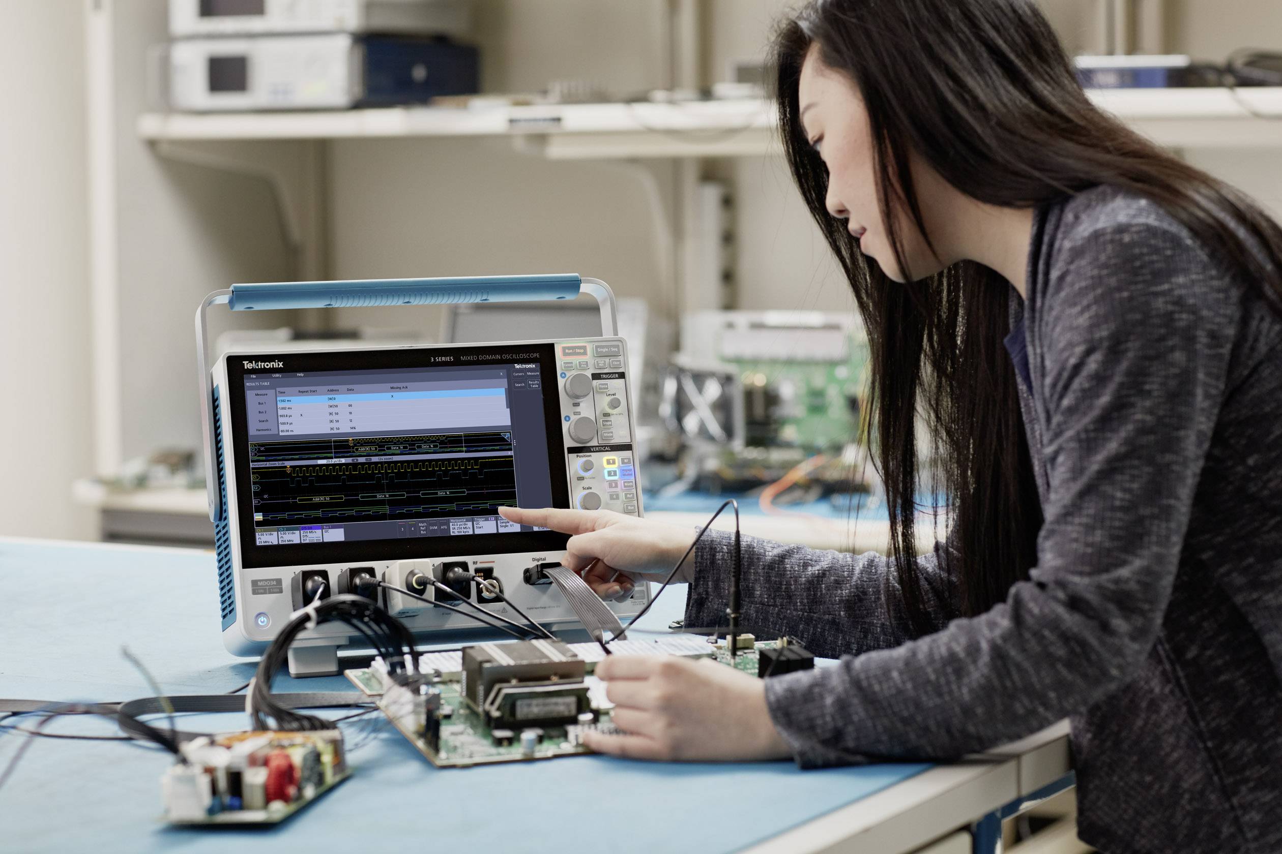 Oscilloscope numérique Tektronix MDO32 3-BW-100 100 MHz 2.5 Géch/s 10 ...